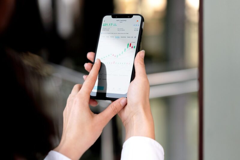 Best Mobile Trading Apps - Trade on the Go with Ease - Desk Surfing